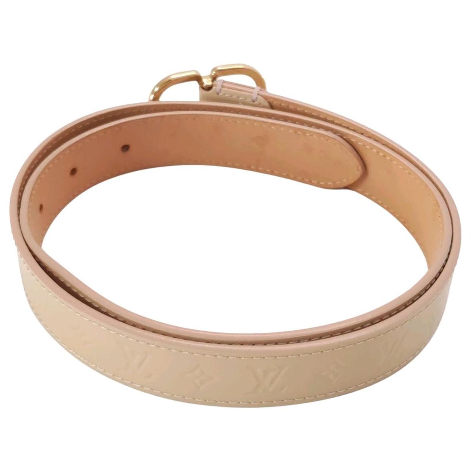 Louis Vuitton Beige Patent leather ref.716229 - Joli Closet