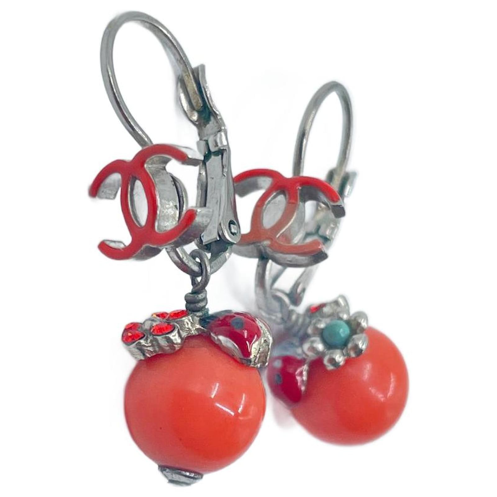 Boucles d'oreilles Chanel Red CC argentées Métal ref.718886 - Joli Closet
