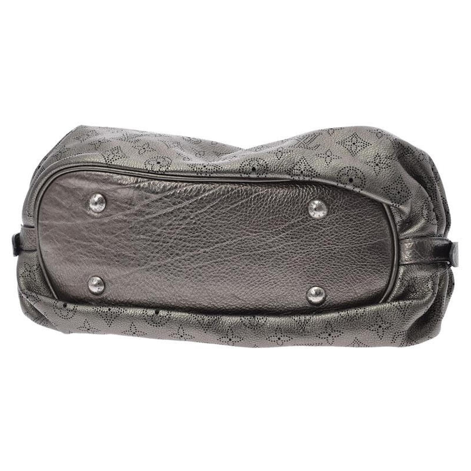 Louis Vuitton Mahina Golden Leather ref.725234 - Joli Closet