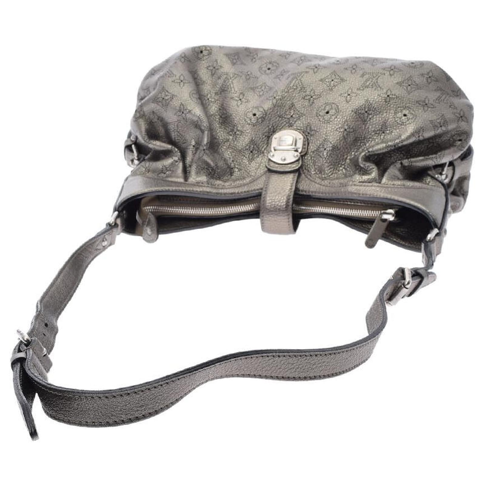 Louis Vuitton Mahina Golden Leather ref.725234 - Joli Closet