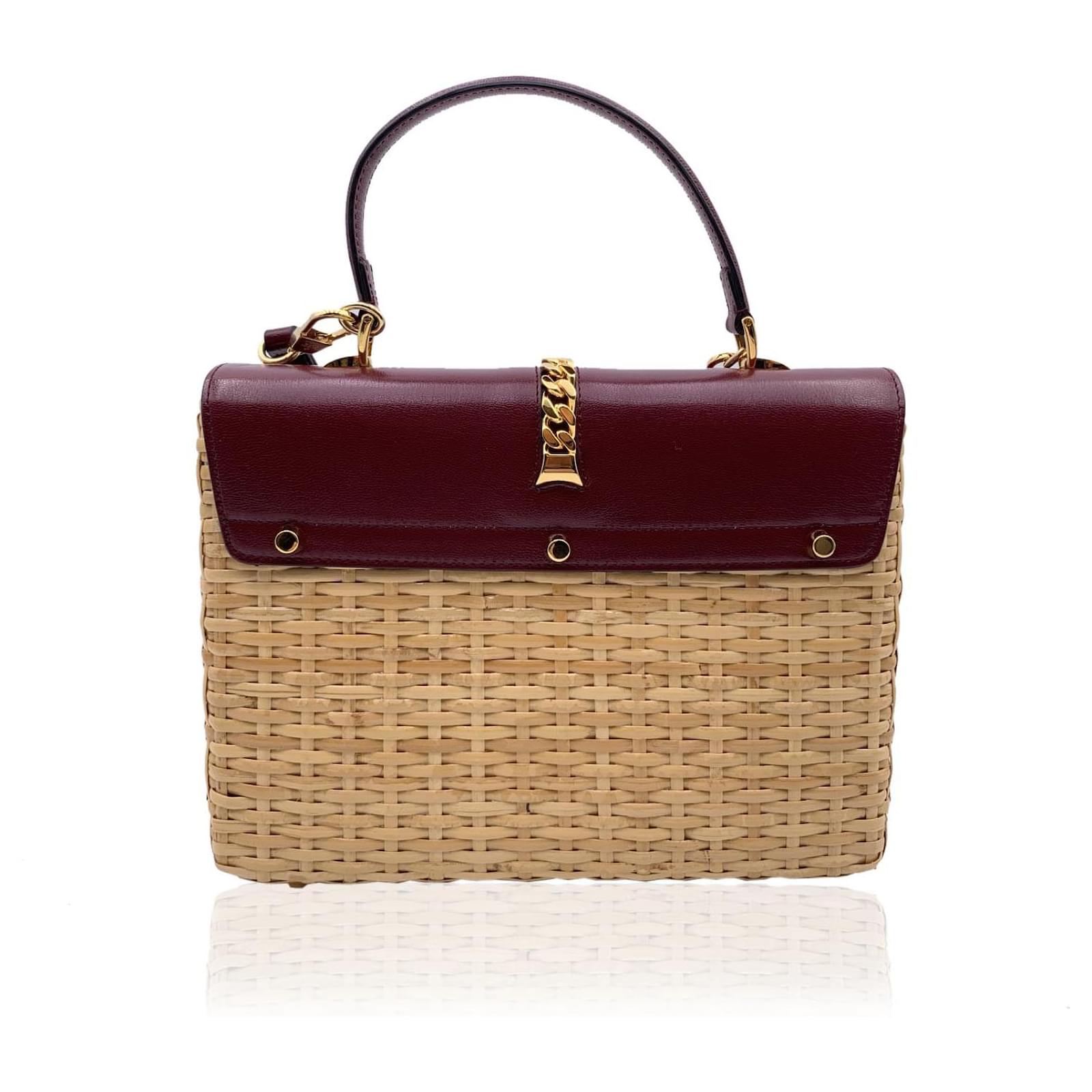 Gucci Sac à main en osier Sylvie Petit sac Cuir Rouge ref.730226 - Joli ...