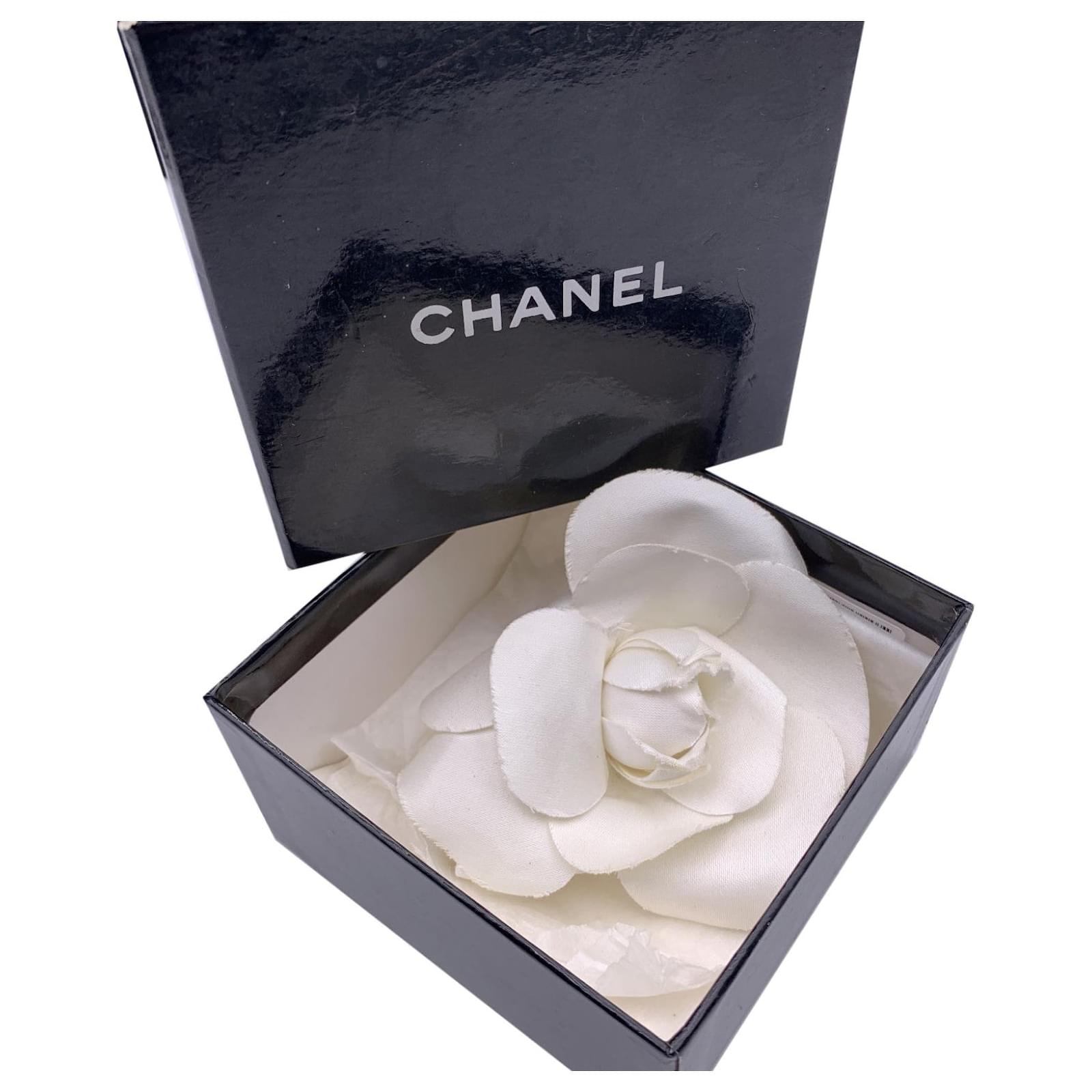 Chanel Broche Broche Camélia Fleur Camélia Tissu Blanc avec Boîte Toile ...