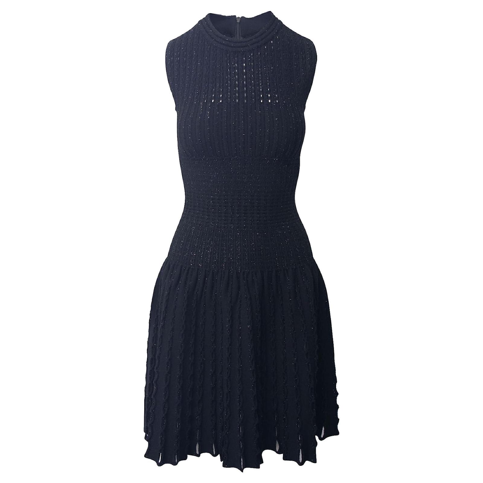 Alaïa Robe Patineuse Côtelée Silhouette en Laine Vierge Noire ref ...