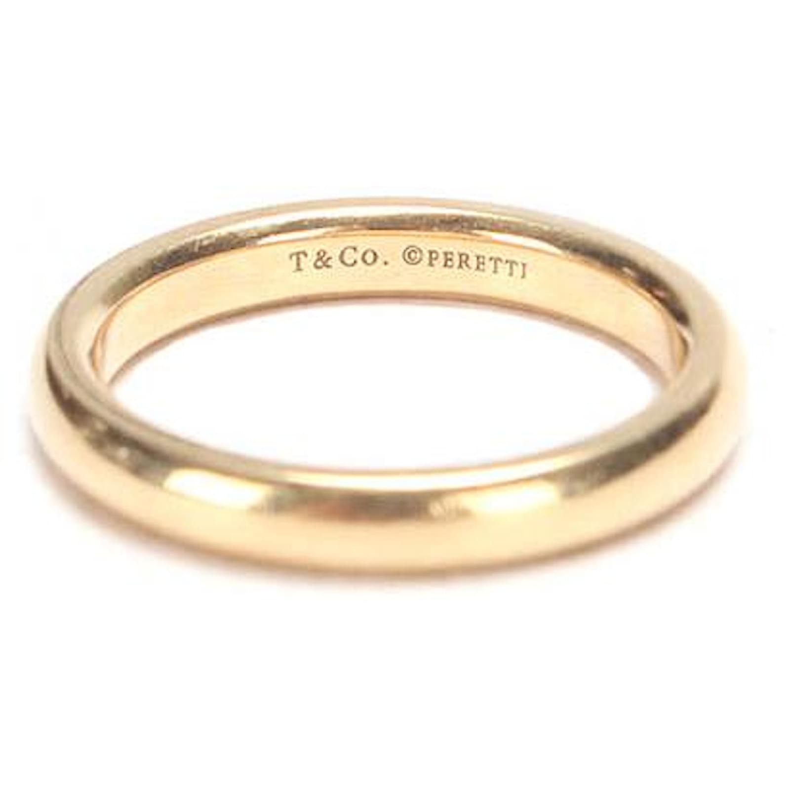 Tiffany & Co Classic Wedding Band Golden Metal ref.734028 - Joli Closet