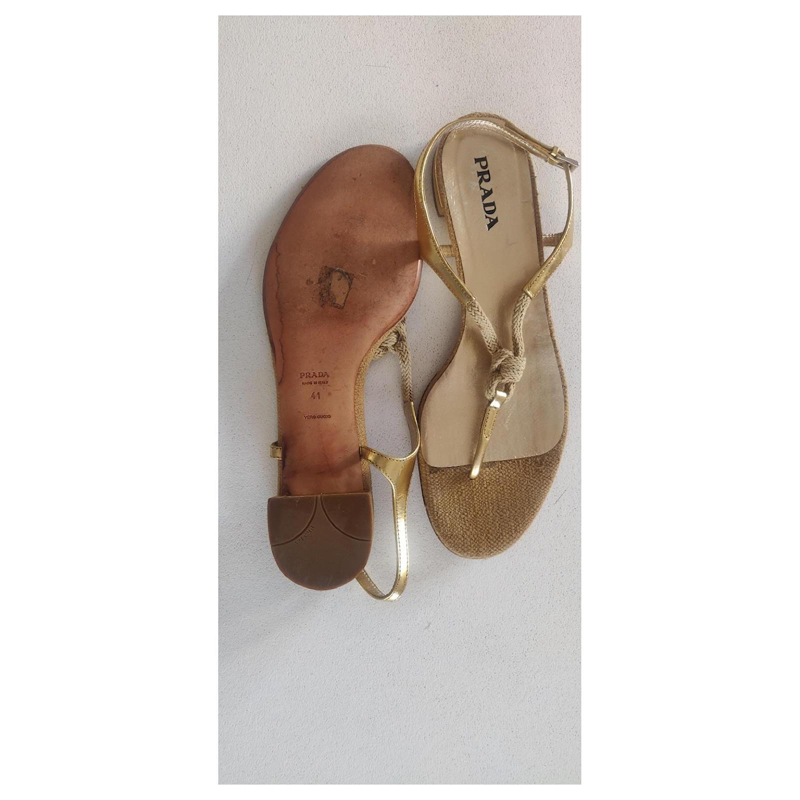 Prada Gold Flat Sandals with Wicker Beige Golden ref.743547 - Joli Closet