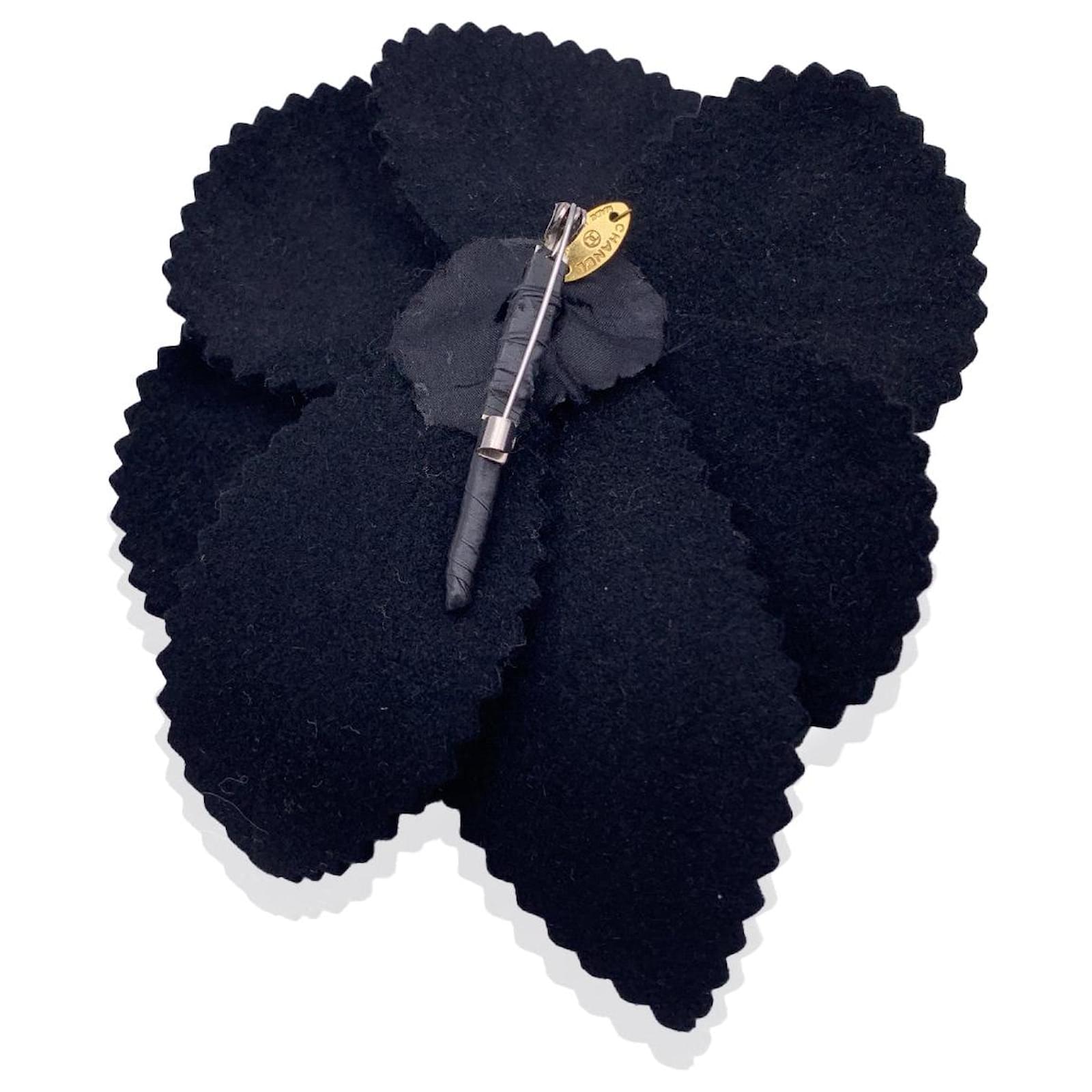 Chanel Broche fleur en feutre noir vintage Camelia Camellia Toile ref ...