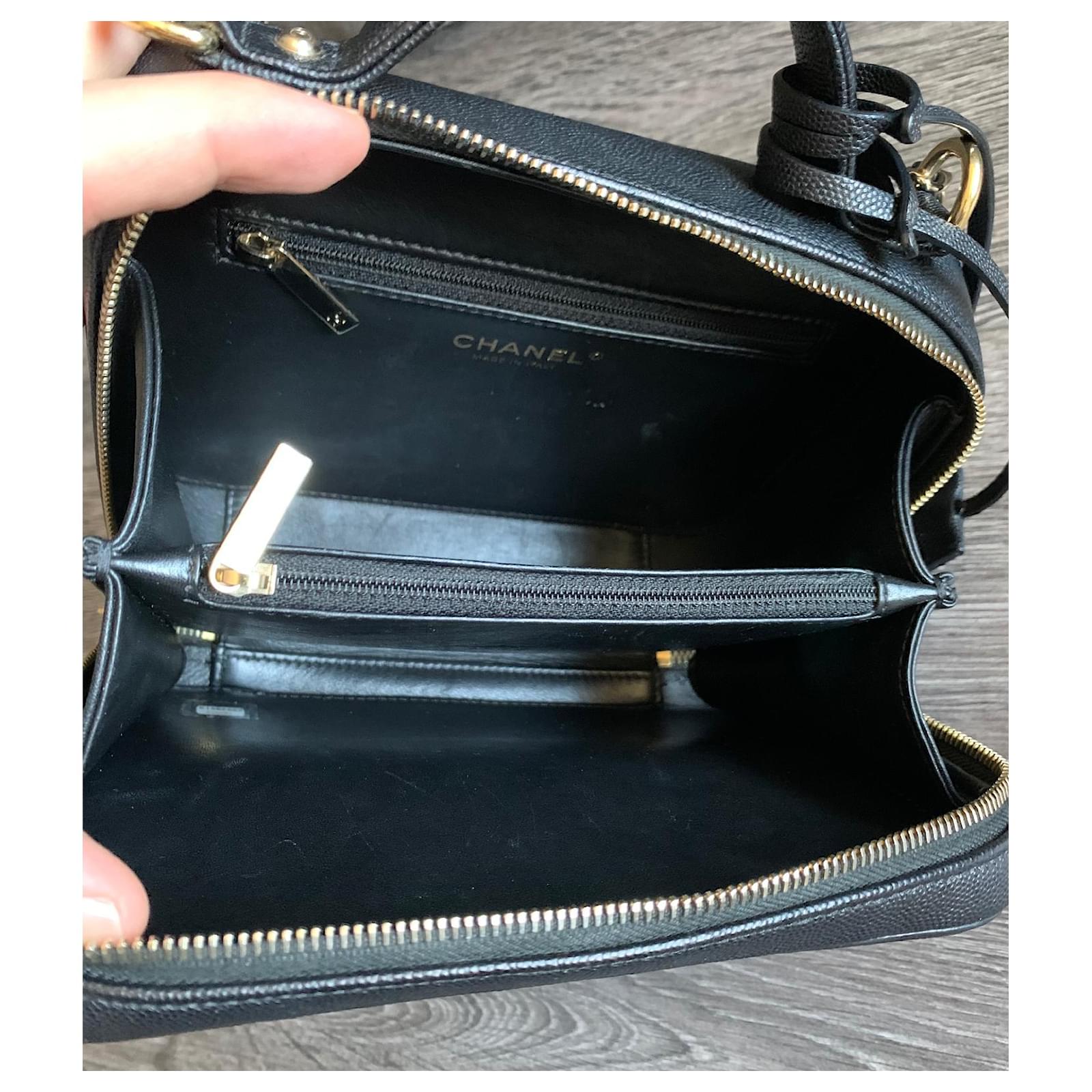 Chanel Filigree Vanity Case Medium bag Black Leather ref.746662 - Joli ...