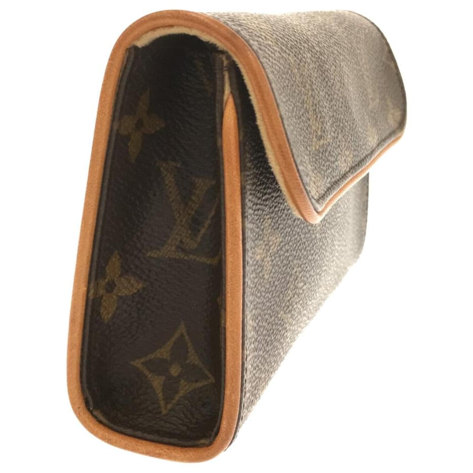 Louis Vuitton Pochette Florentine Brown Cloth ref.748267 - Joli Closet