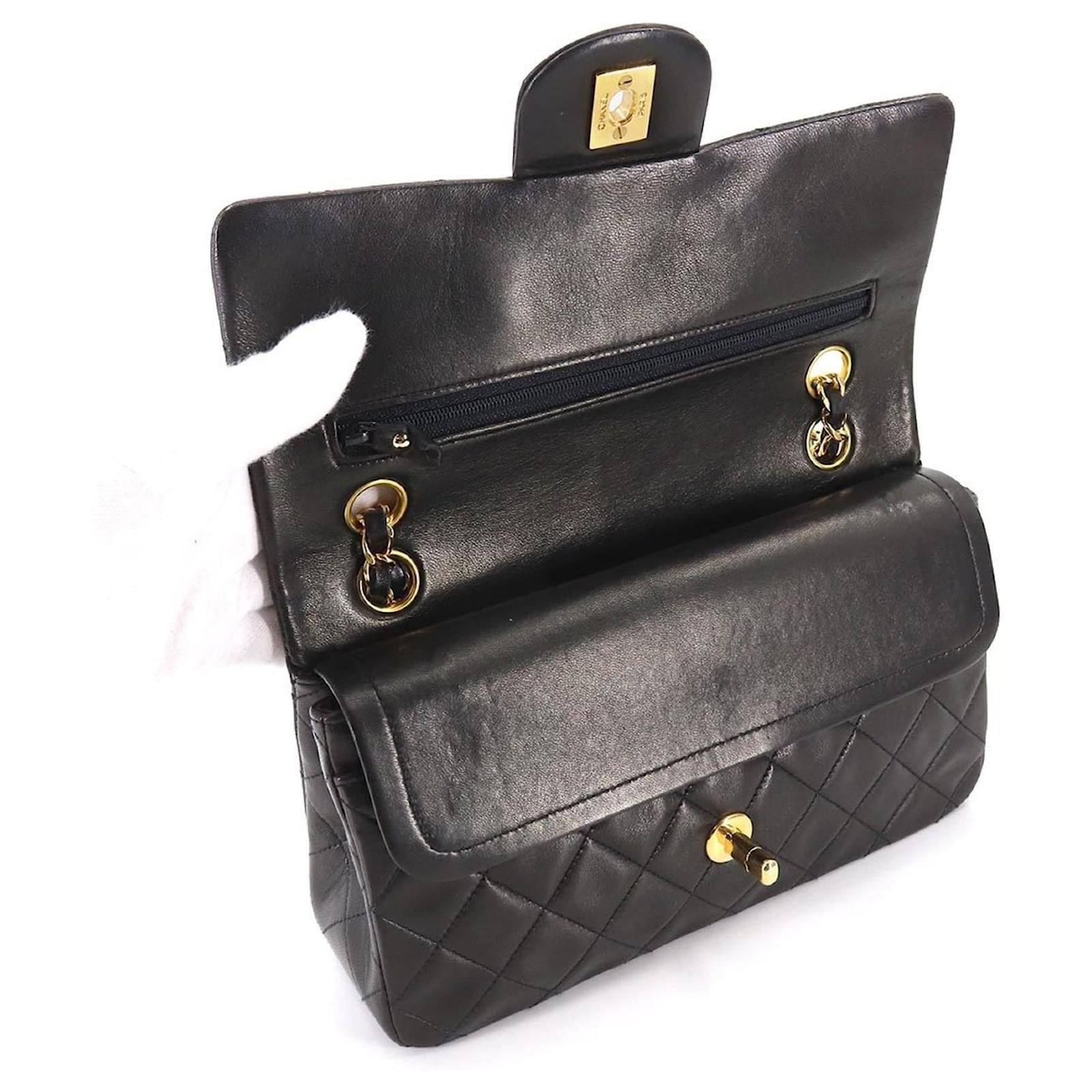 Chanel lined Flap Black Leather ref.752467 - Joli Closet