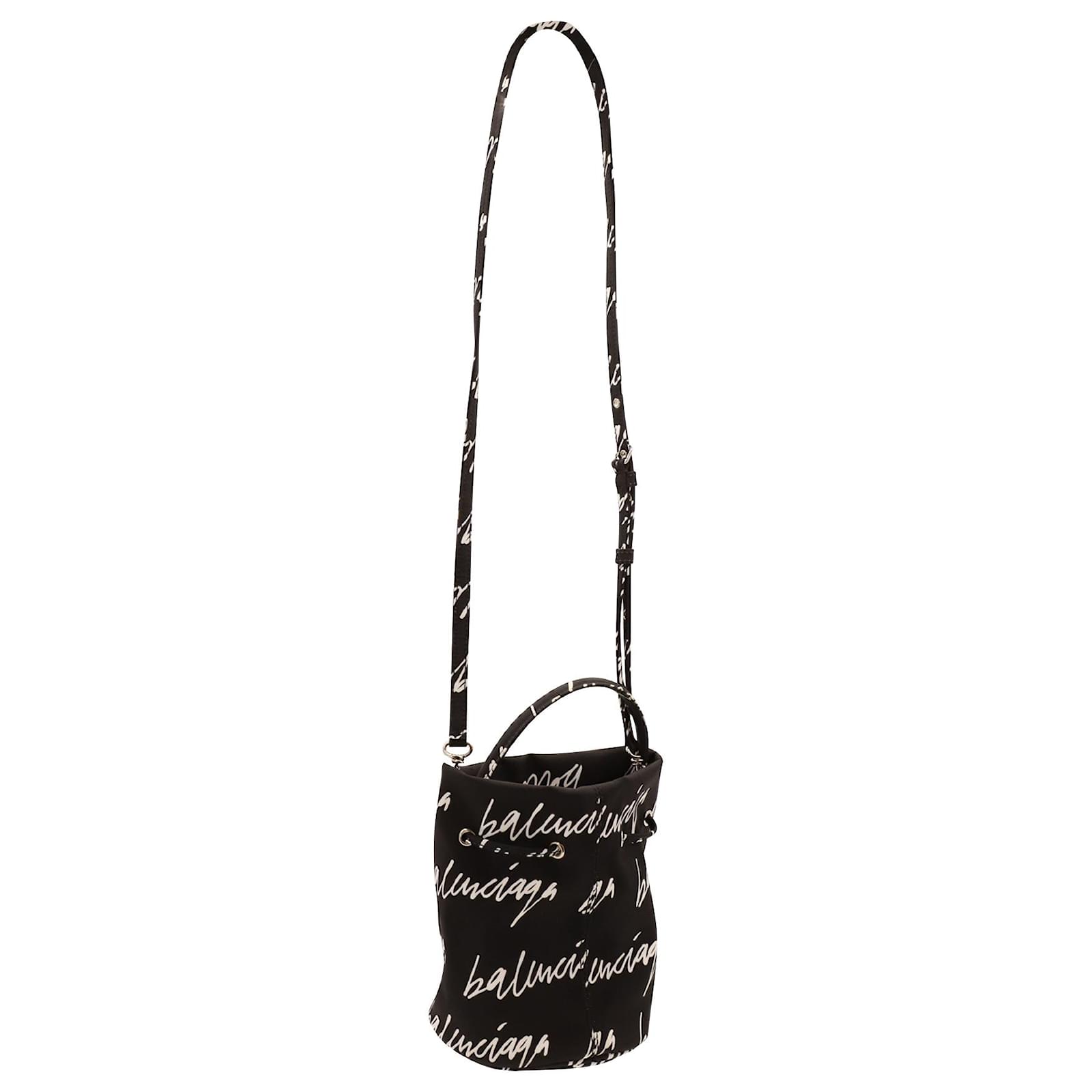 Balenciaga Wheel Drawstring Bucket Bag in Black Nylon ref.754124 - Joli ...