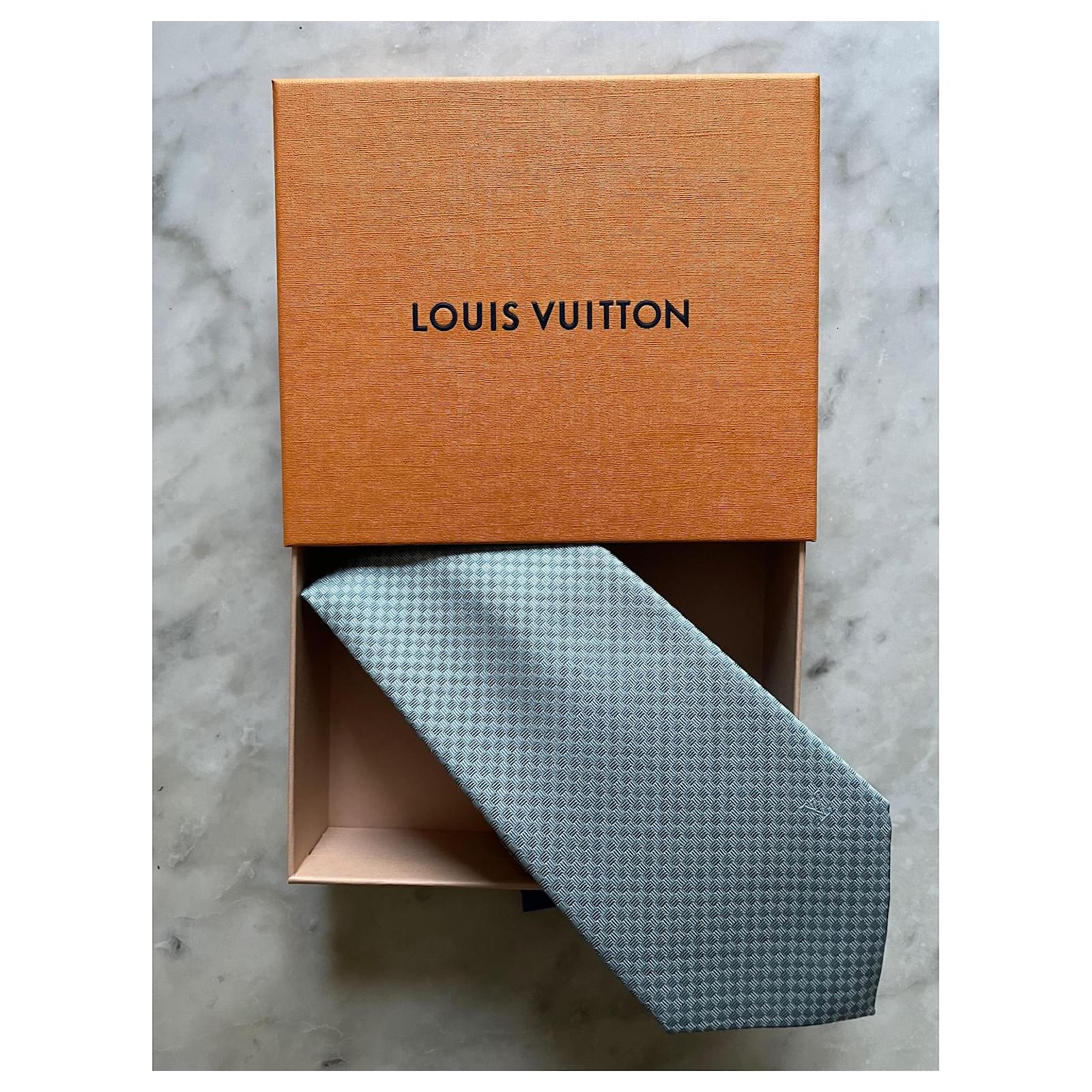 Louis Vuitton Micro Checkerboard Grey Light blue Silk ref.783290 - Joli ...