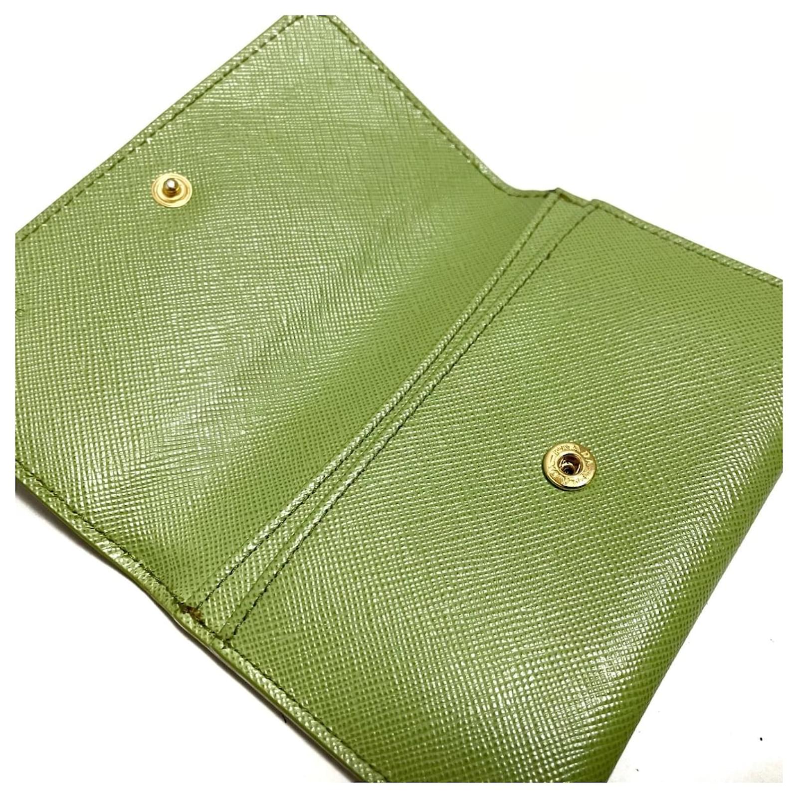 Prada Saffiano Grün Leder ref.787516 - Joli Closet