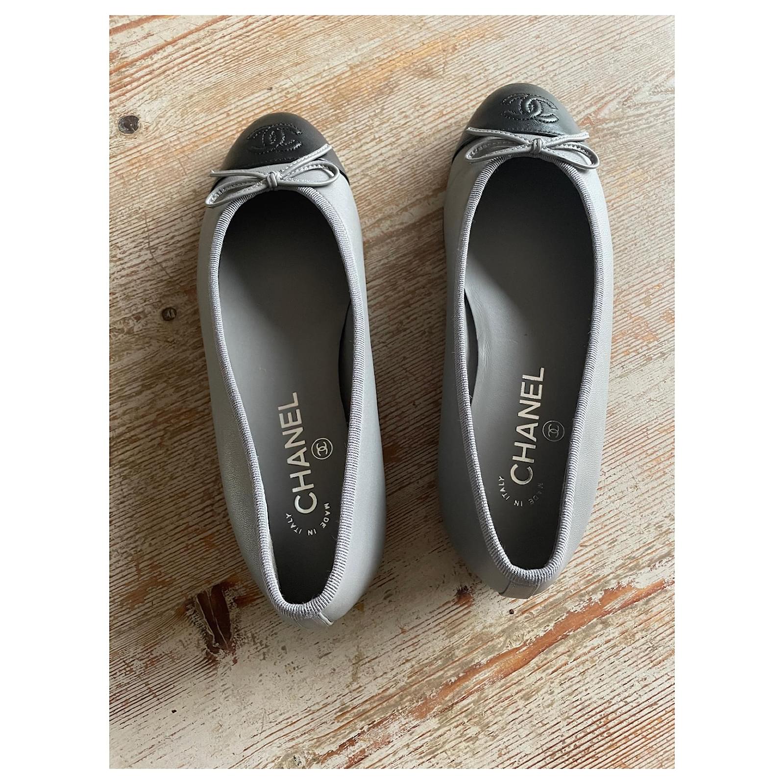 Chanel Ballet flats Grey Leather ref.787671 - Joli Closet