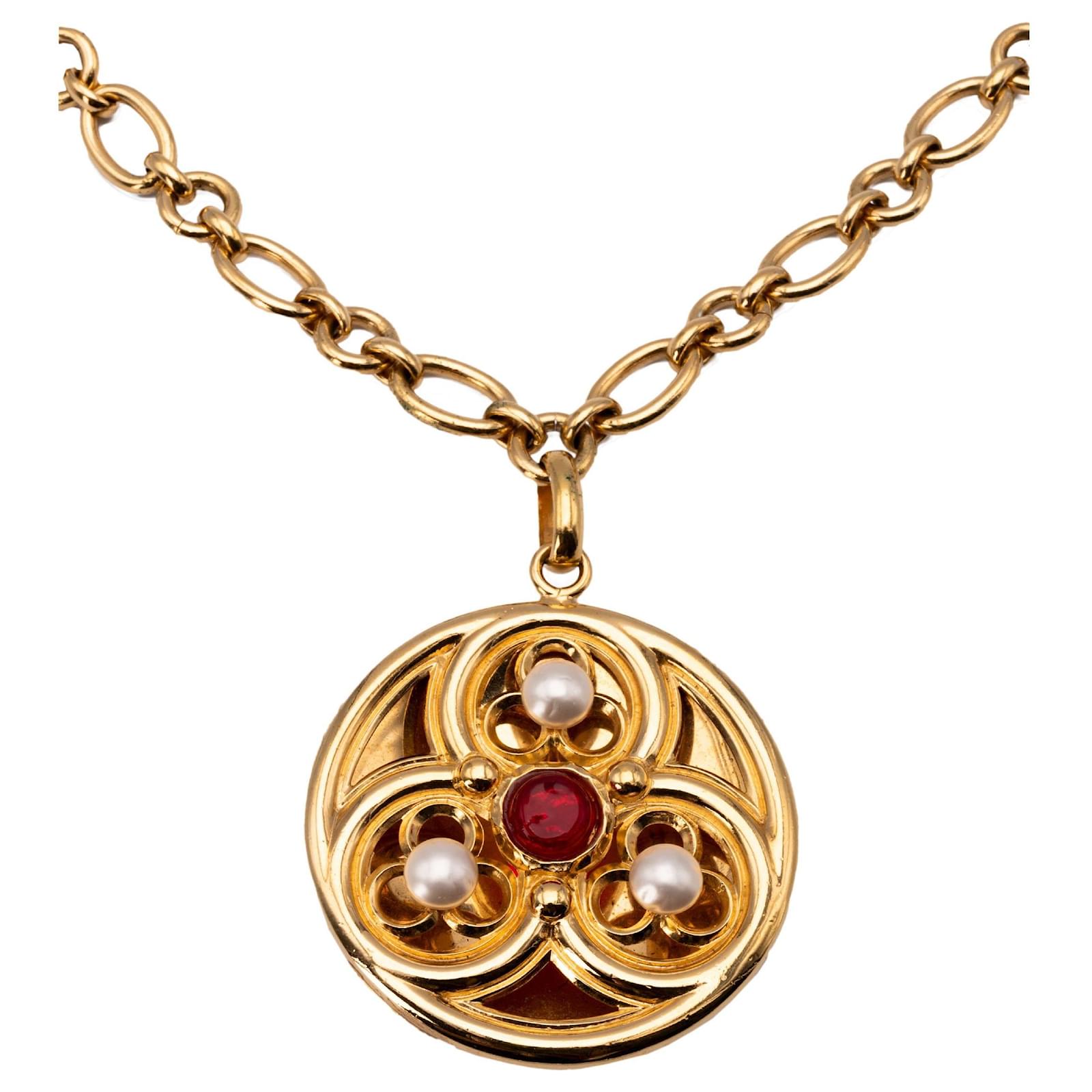 Chanel Collier Chanel Avec Médaillon Métal Doré ref.788543 - Joli Closet