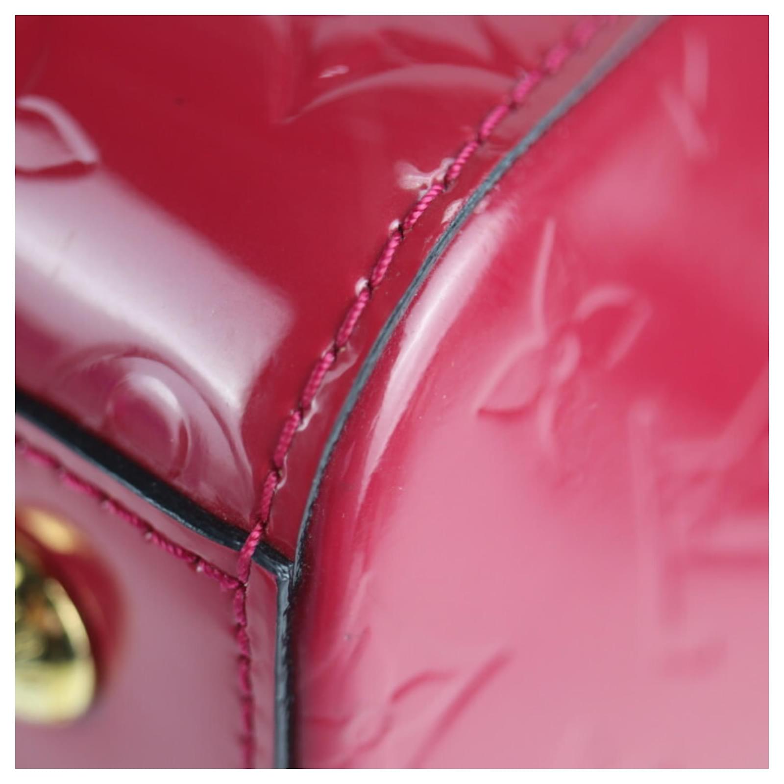 Louis Vuitton Montana Red Patent leather ref.788999 - Joli Closet
