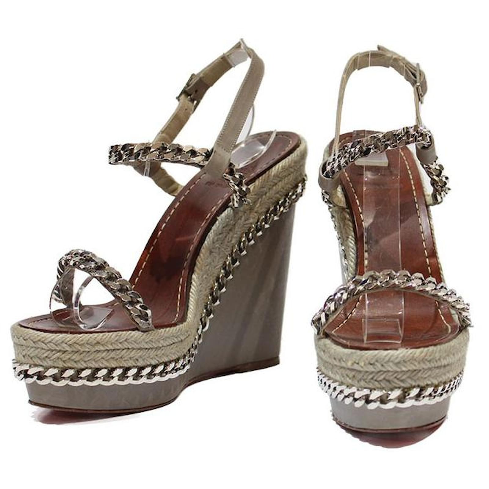Christian Louboutin Sandals Beige Leather ref.792924 - Joli Closet