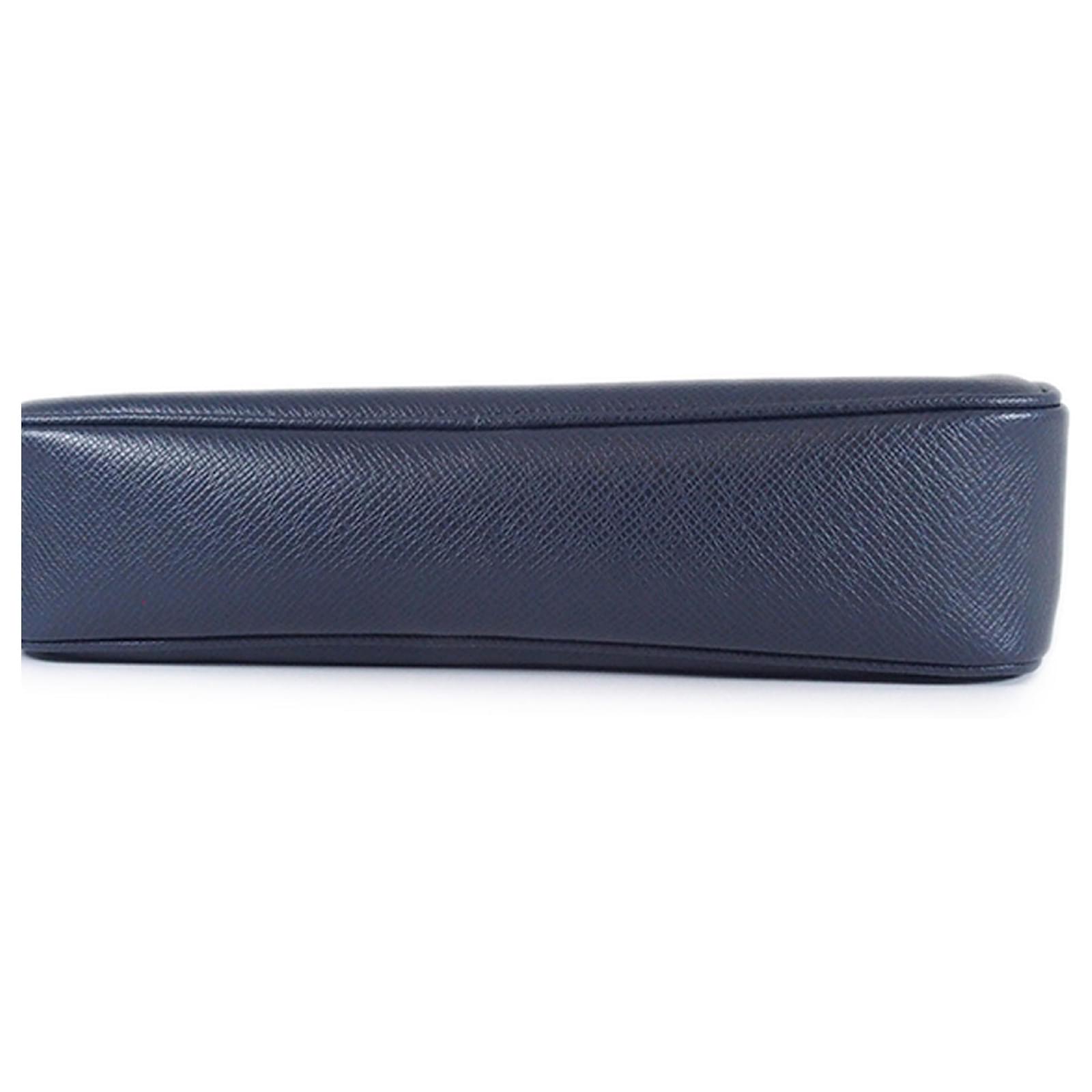 Louis Vuitton Blue Taiga Pochette Kasai Leather ref.802961 - Joli Closet