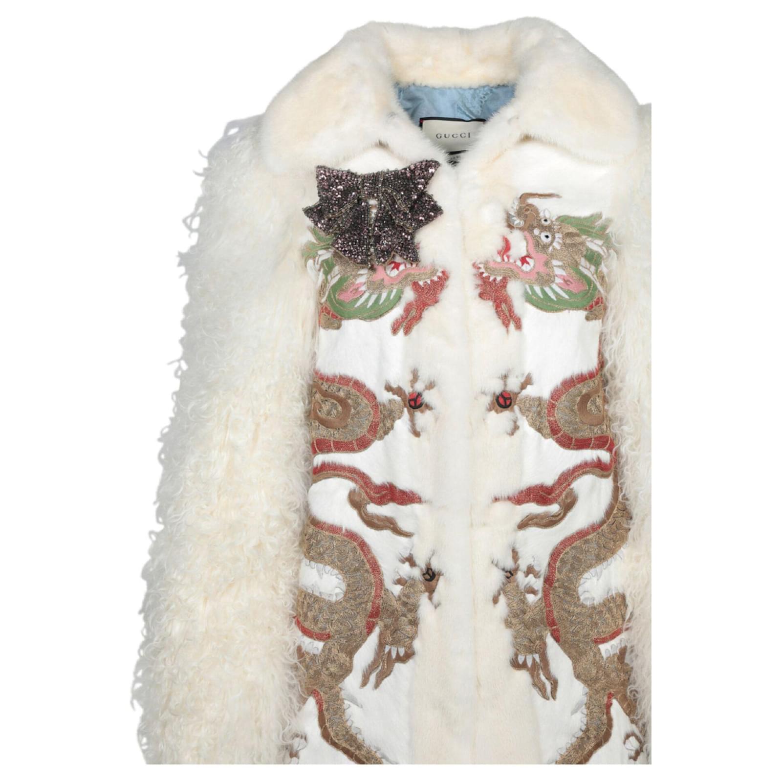 Gucci Dragon Embroidered Fur Coat ref.803428 - Joli Closet