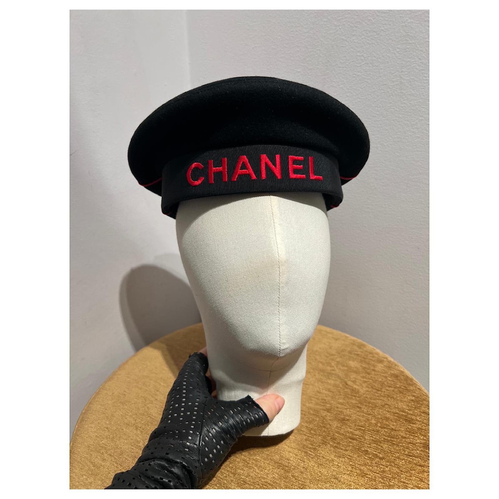 Chanel Hats Black Red Cashmere ref.805525 - Joli Closet
