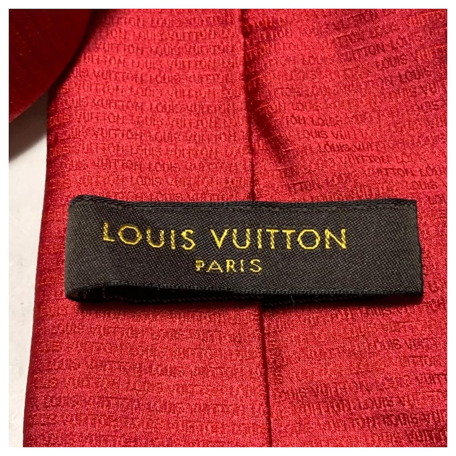 Louis Vuitton Red Silk ref.821659 - Joli Closet