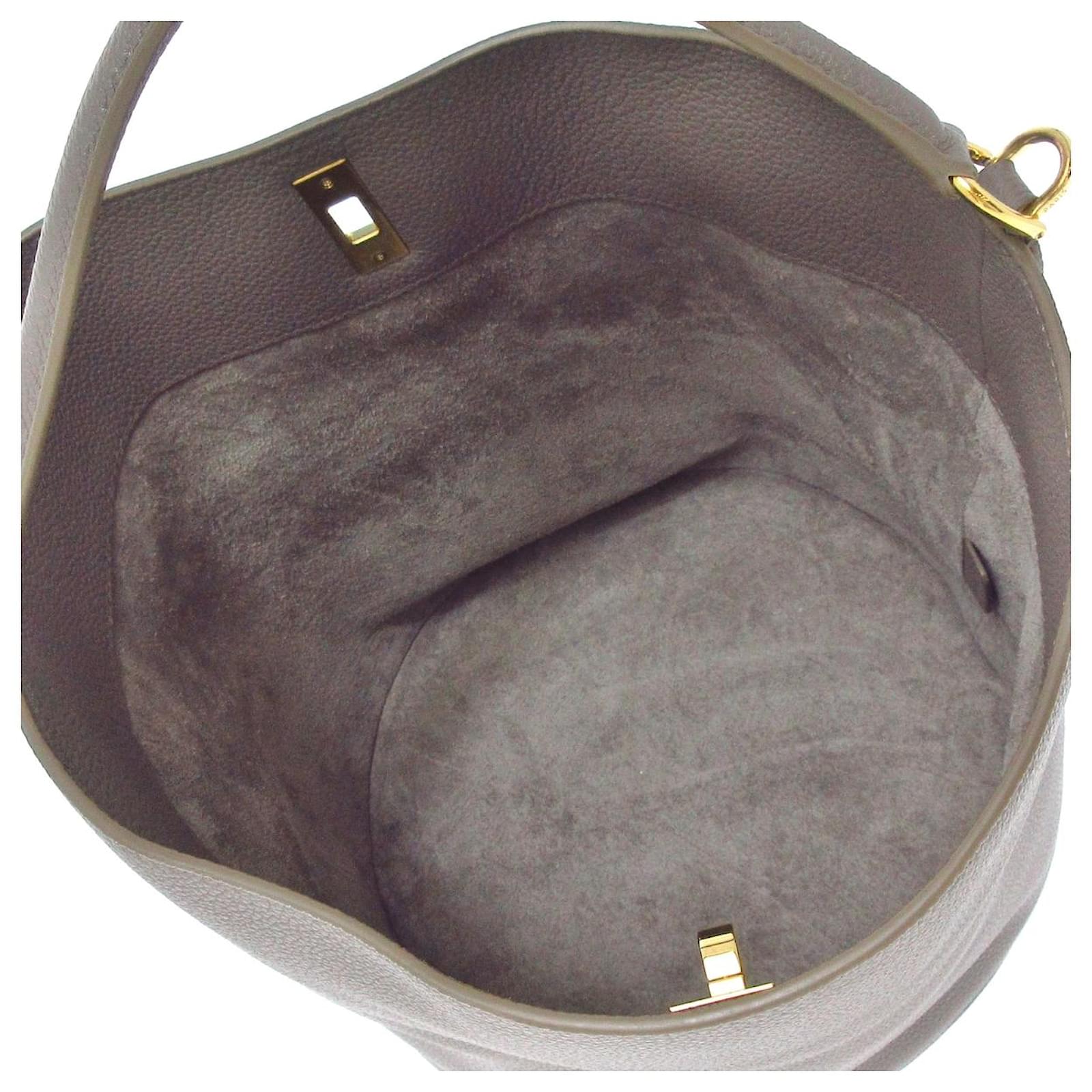 Céline Bucket 16 Beige Leather ref.821883 - Joli Closet