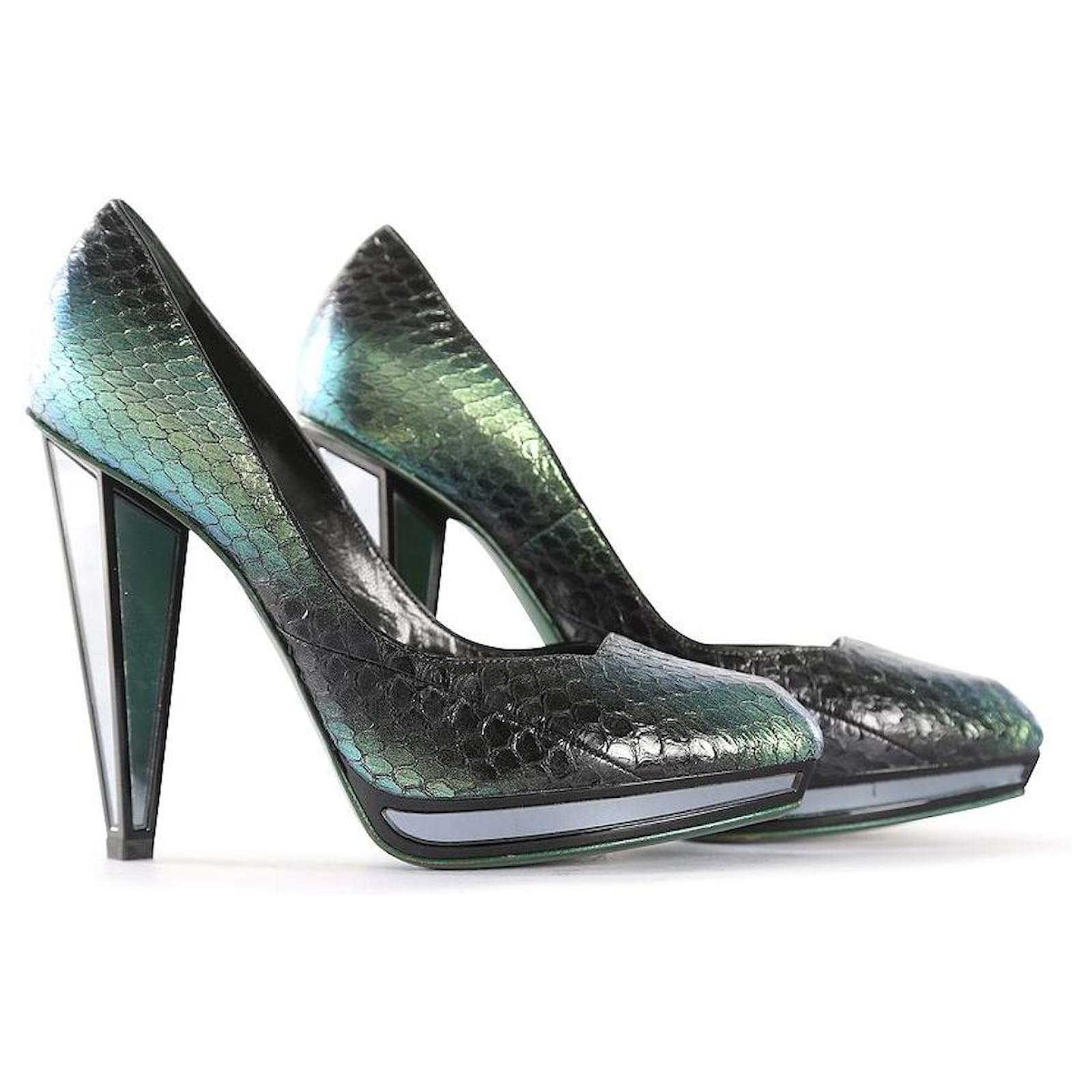 Yves Saint Laurent Escarpins à plateforme en python métallisé vert ...