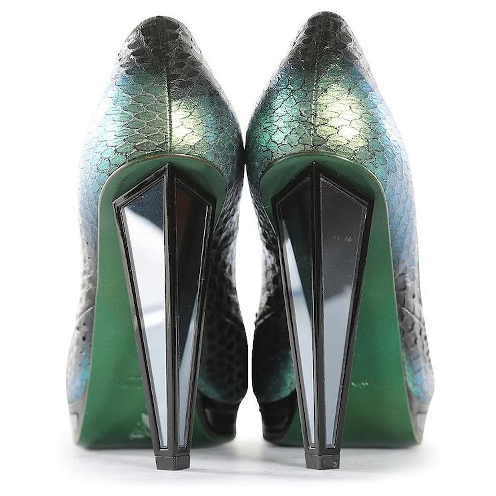 Yves Saint Laurent Escarpins à plateforme en python métallisé vert ...