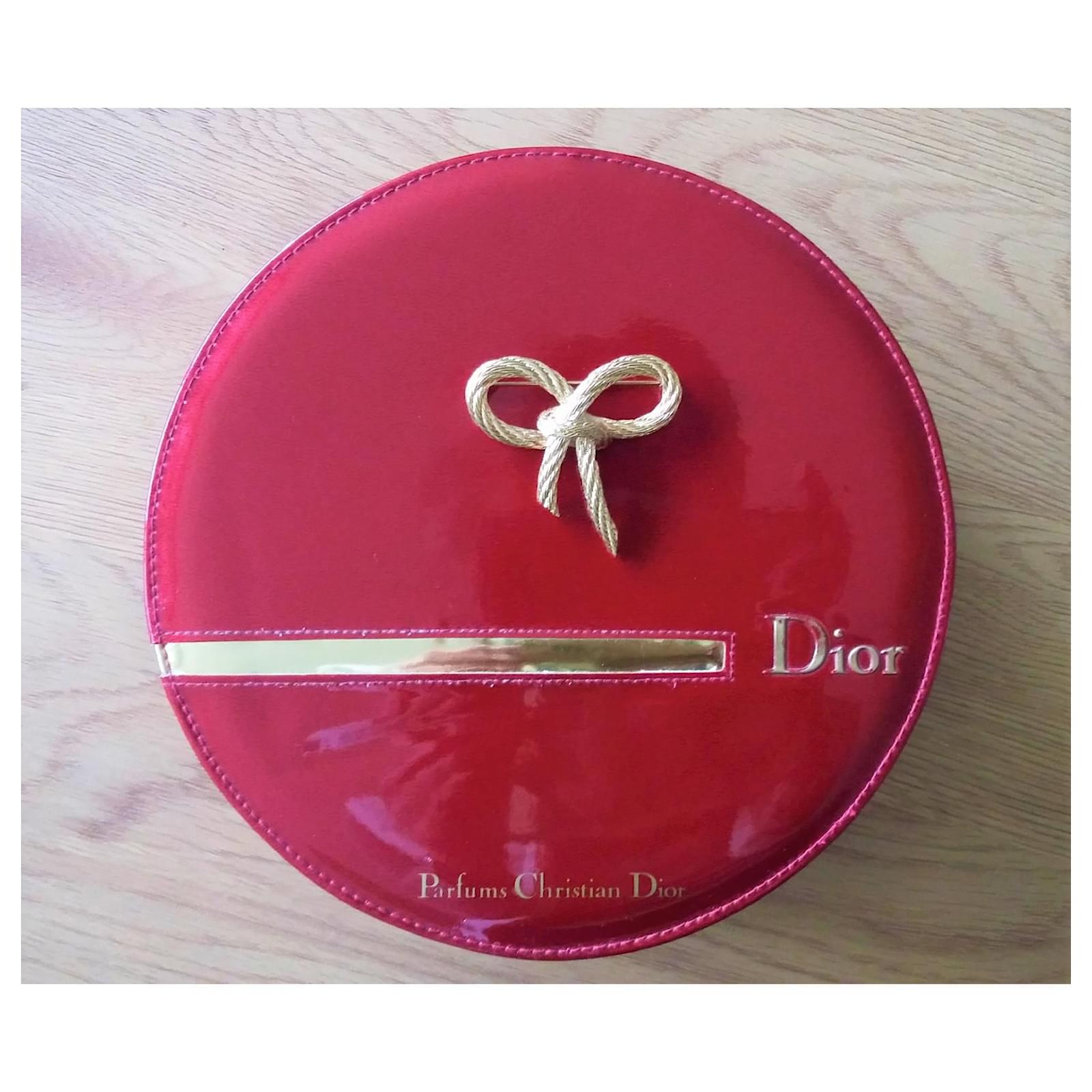 Christian Dior Vintage & New - Ch Node brooch. DIOR - iconic Golden ...