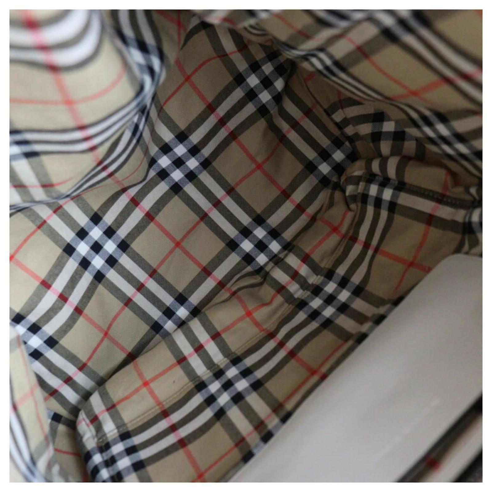 BURBERRY Multiple colors Cloth ref.839315 - Joli Closet
