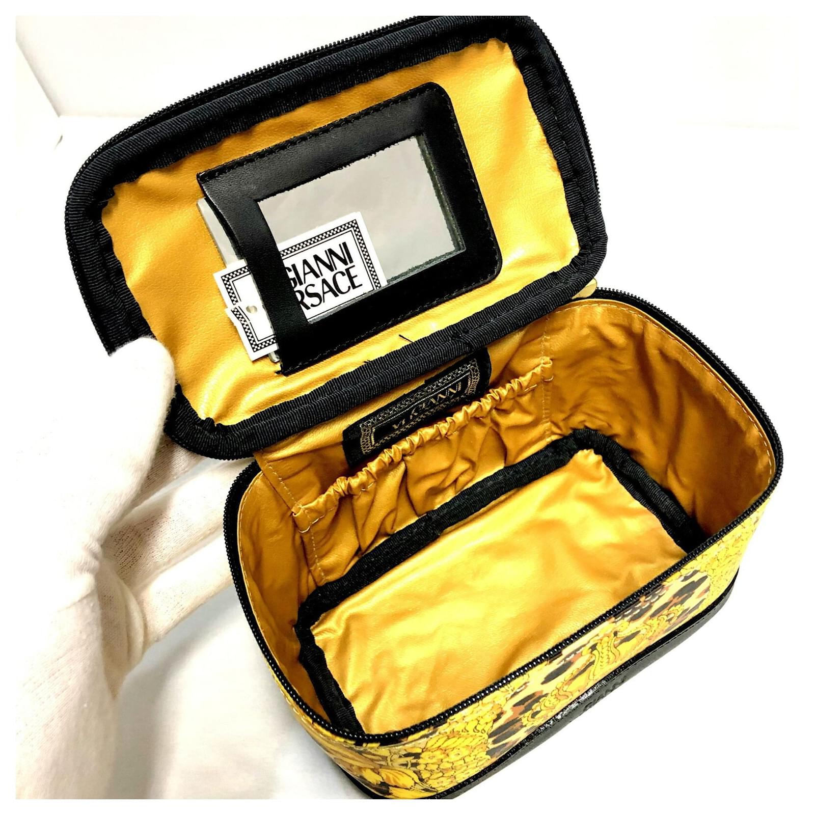 Versace Vanity Yellow Leather ref.840435 - Joli Closet