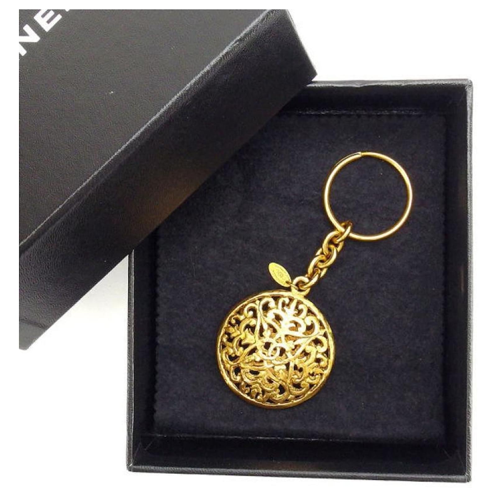 *Chanel Coco Mark Motif Gold Key Holder Gold hardware ref.869197 - Joli ...