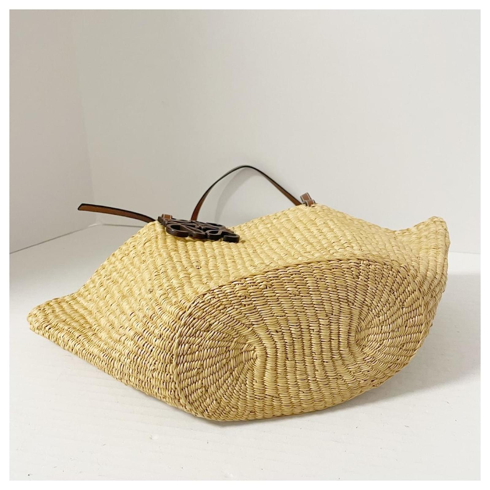 Loewe Shell Basket Beige ref.883316 - Joli Closet