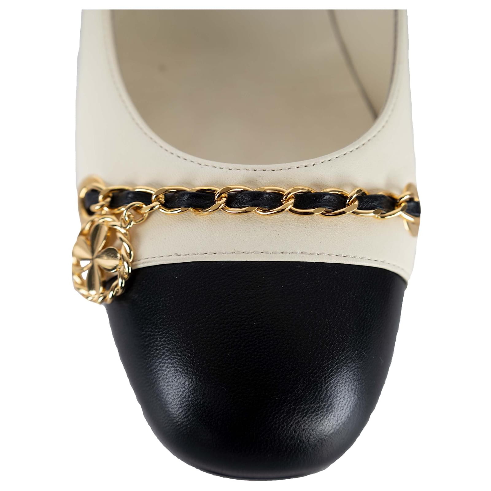 Chanel Bi-color Block Heel Pumps White Cream Leather ref.889242 - Joli ...