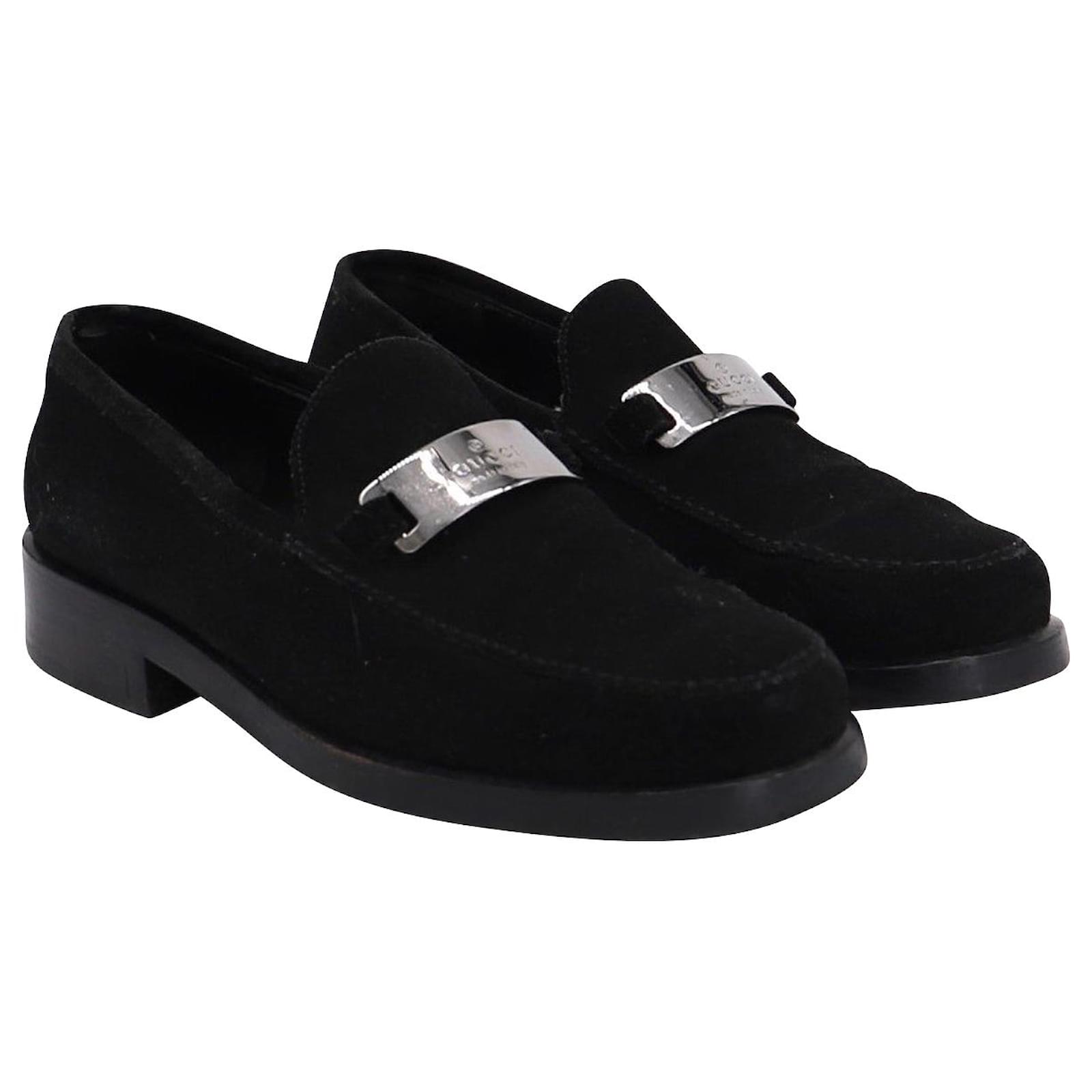 Gucci Mocassins à Plaque Logo en Daim Noir Suede ref.898885 - Joli Closet