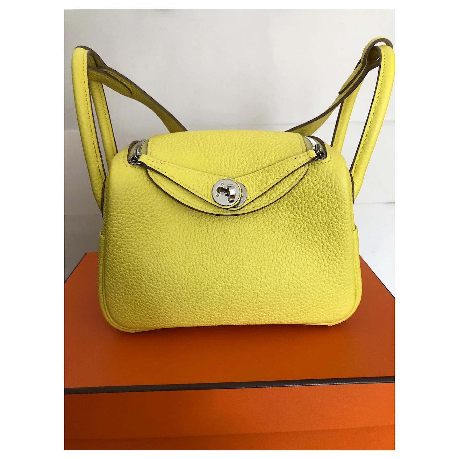 Hermès mini Lindy in Clemence bullcalf leather Yellow ref.909968 - Joli ...