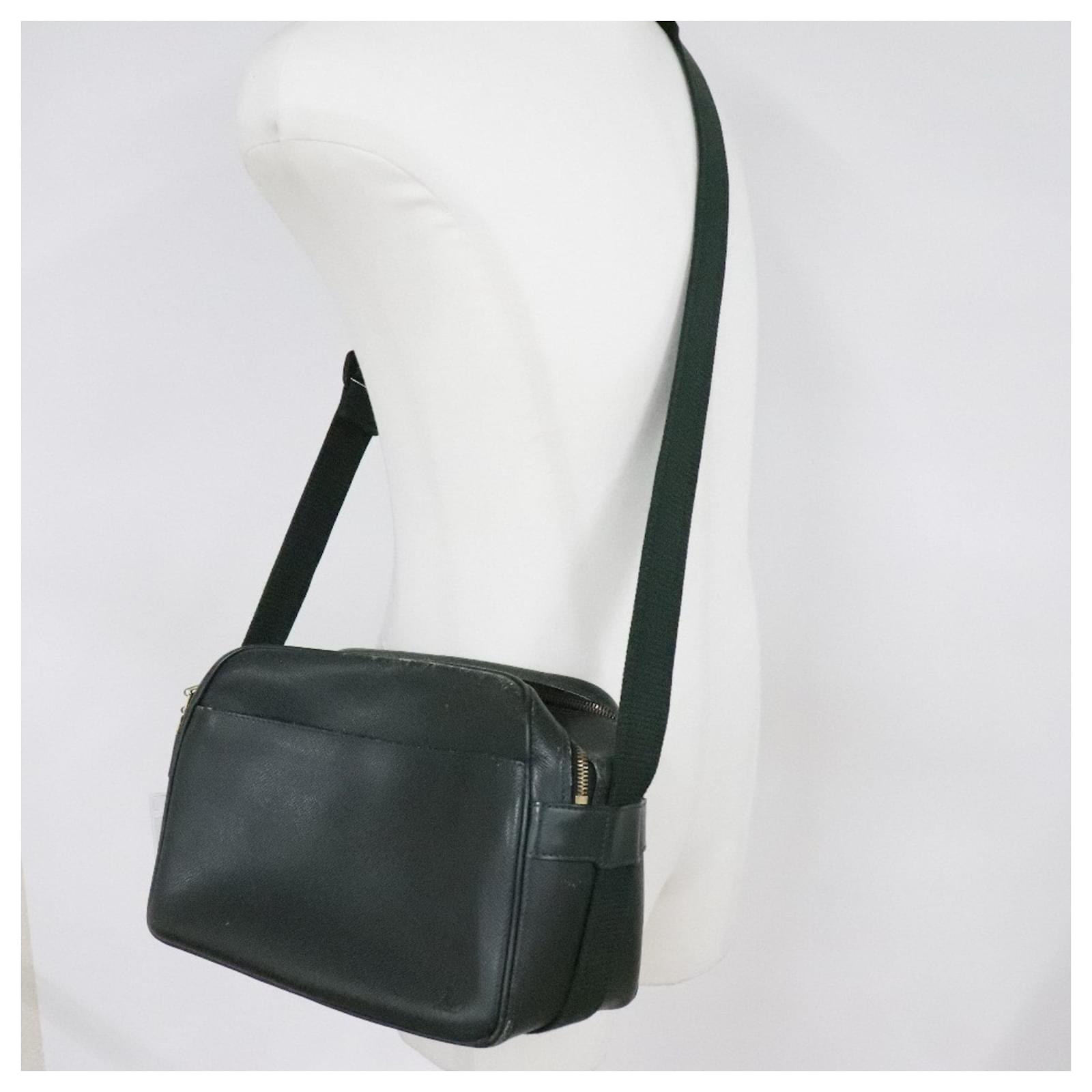 Louis Vuitton Reporter Black Leather ref.933420 - Joli Closet