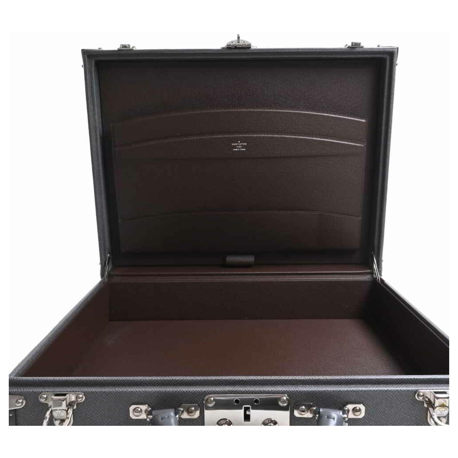 Louis Vuitton Président Grey Leather ref.950037 - Joli Closet