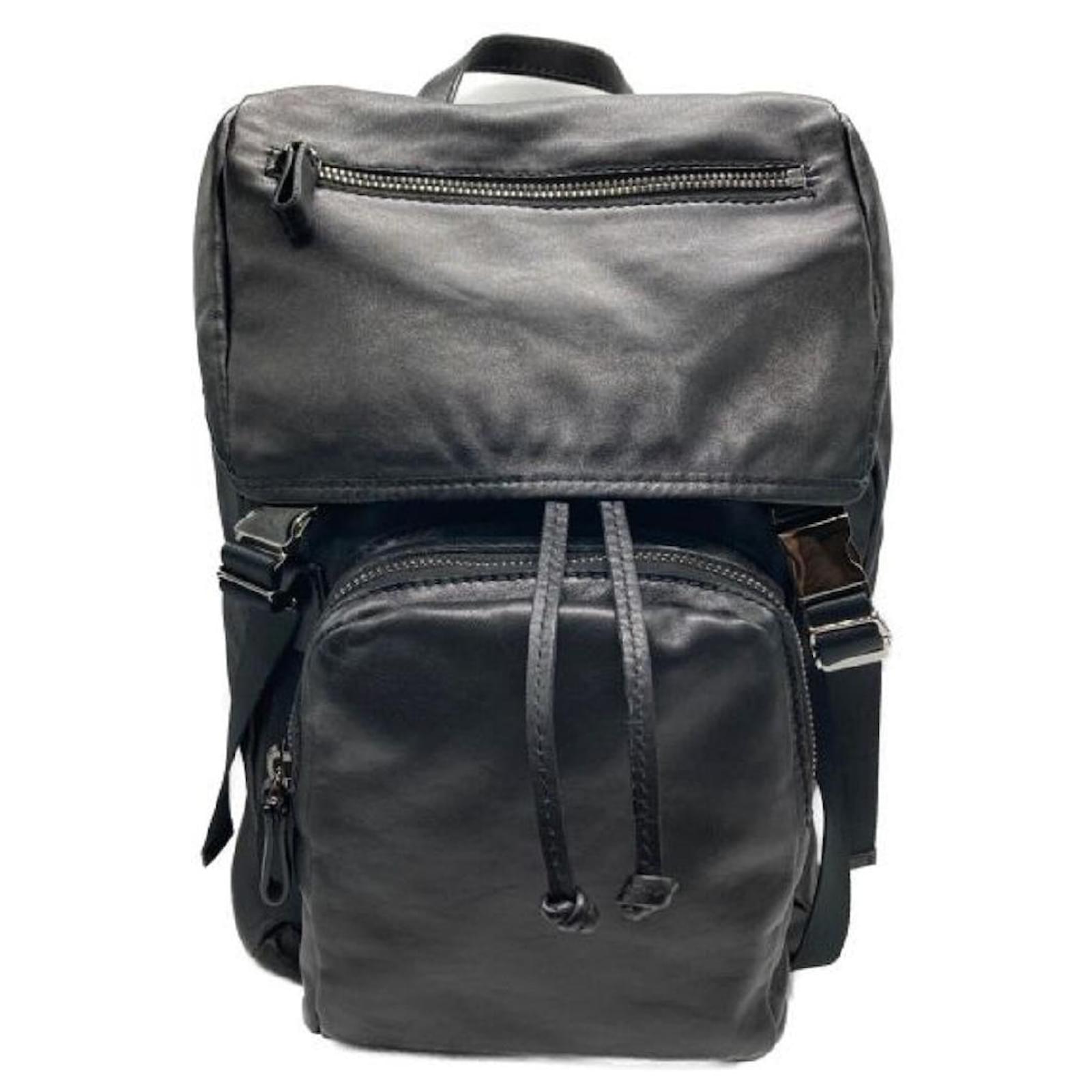 VALENTINO GARAVANI Black Leather Backpack ref.968119 - Joli Closet