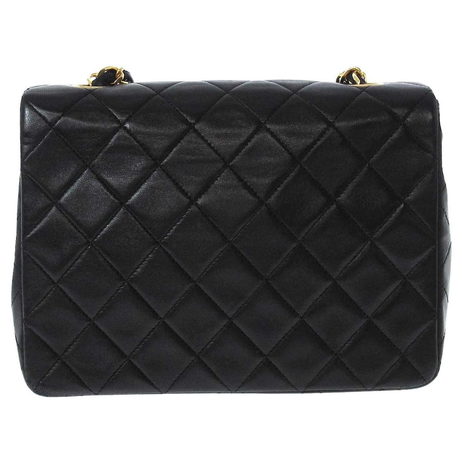 Timeless Chanel Matelassé Black Leather ref.1007231 - Joli Closet