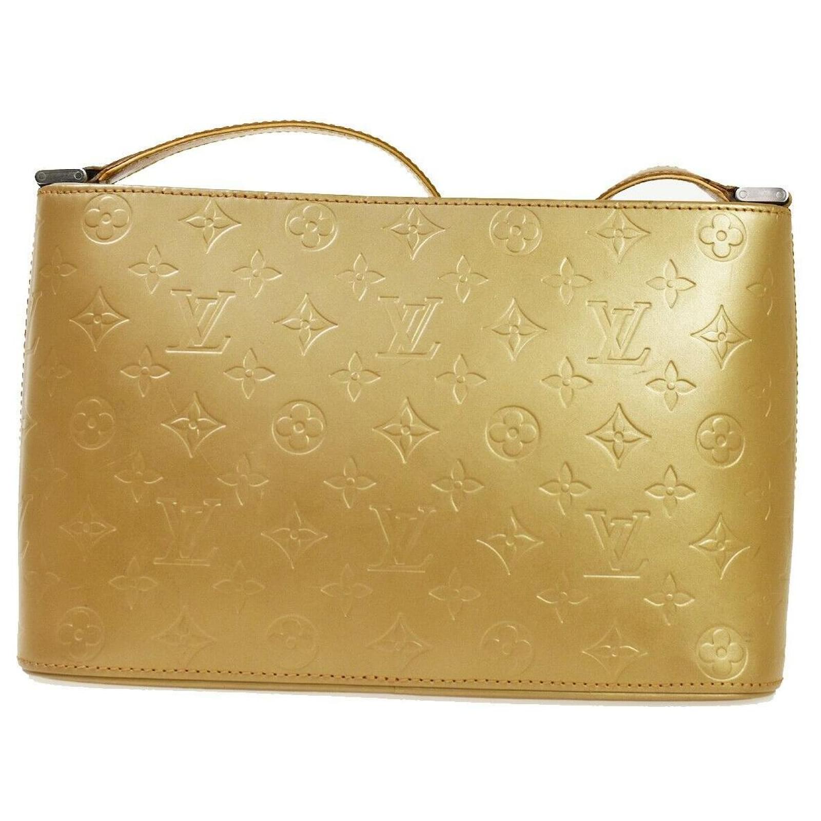 Louis Vuitton Alston Beige Patent leather ref.1017352 - Joli Closet