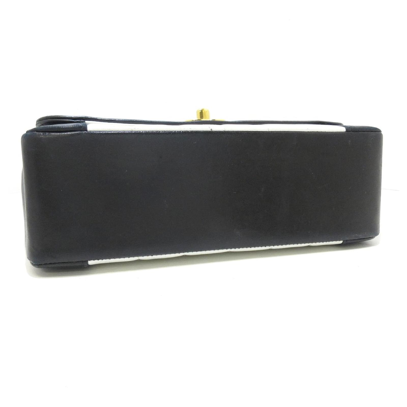 Chanel Mademoiselle White Leather ref.1024556 - Joli Closet