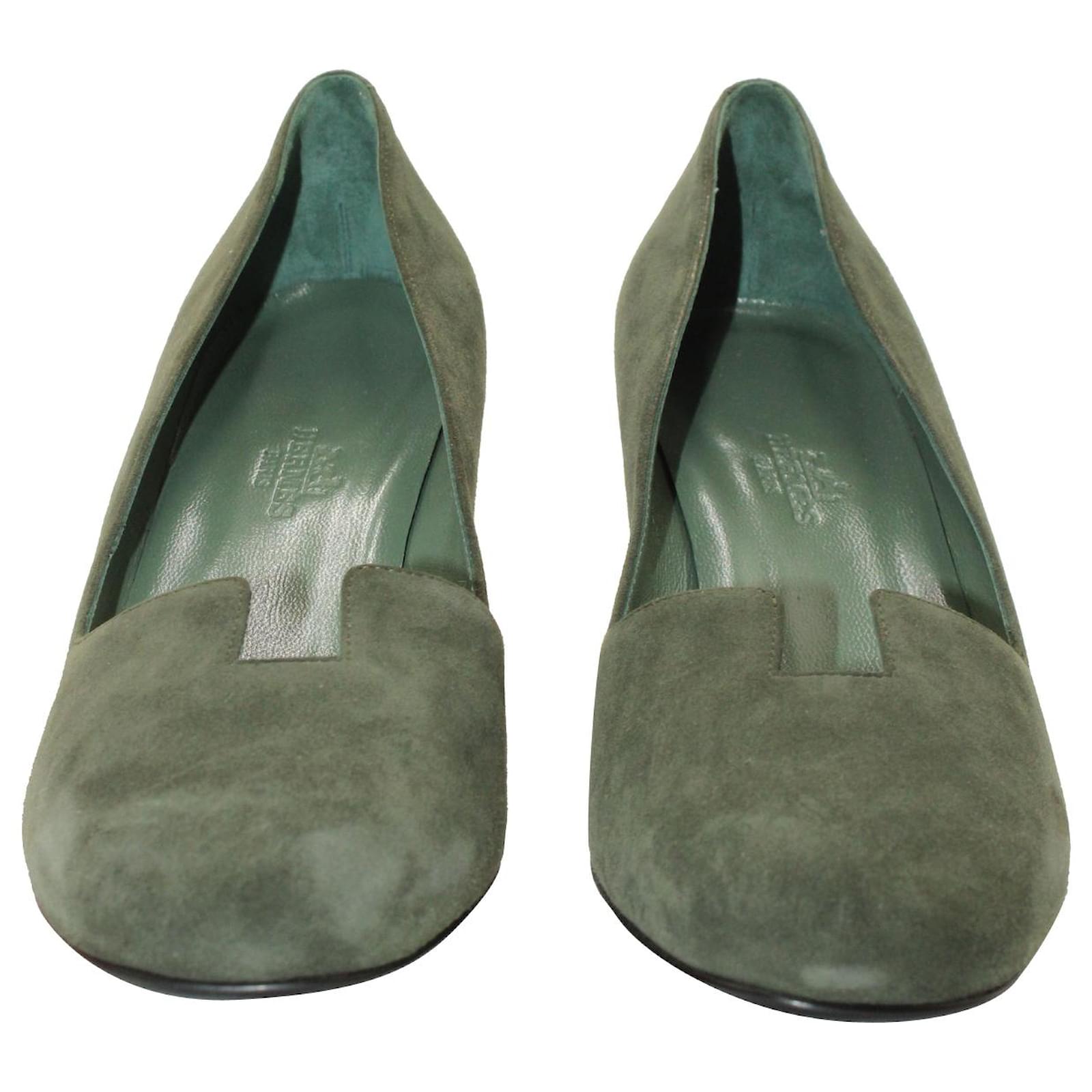 Hermès Hermes Cut-Out Pumps in Olive Green Suede ref.1025597 - Joli Closet