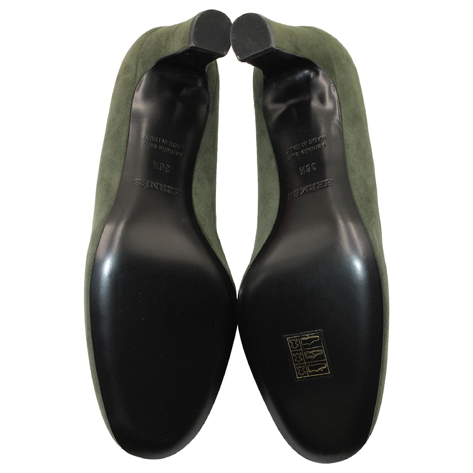 Hermès Hermes Cut-Out Pumps in Olive Green Suede ref.1025597 - Joli Closet