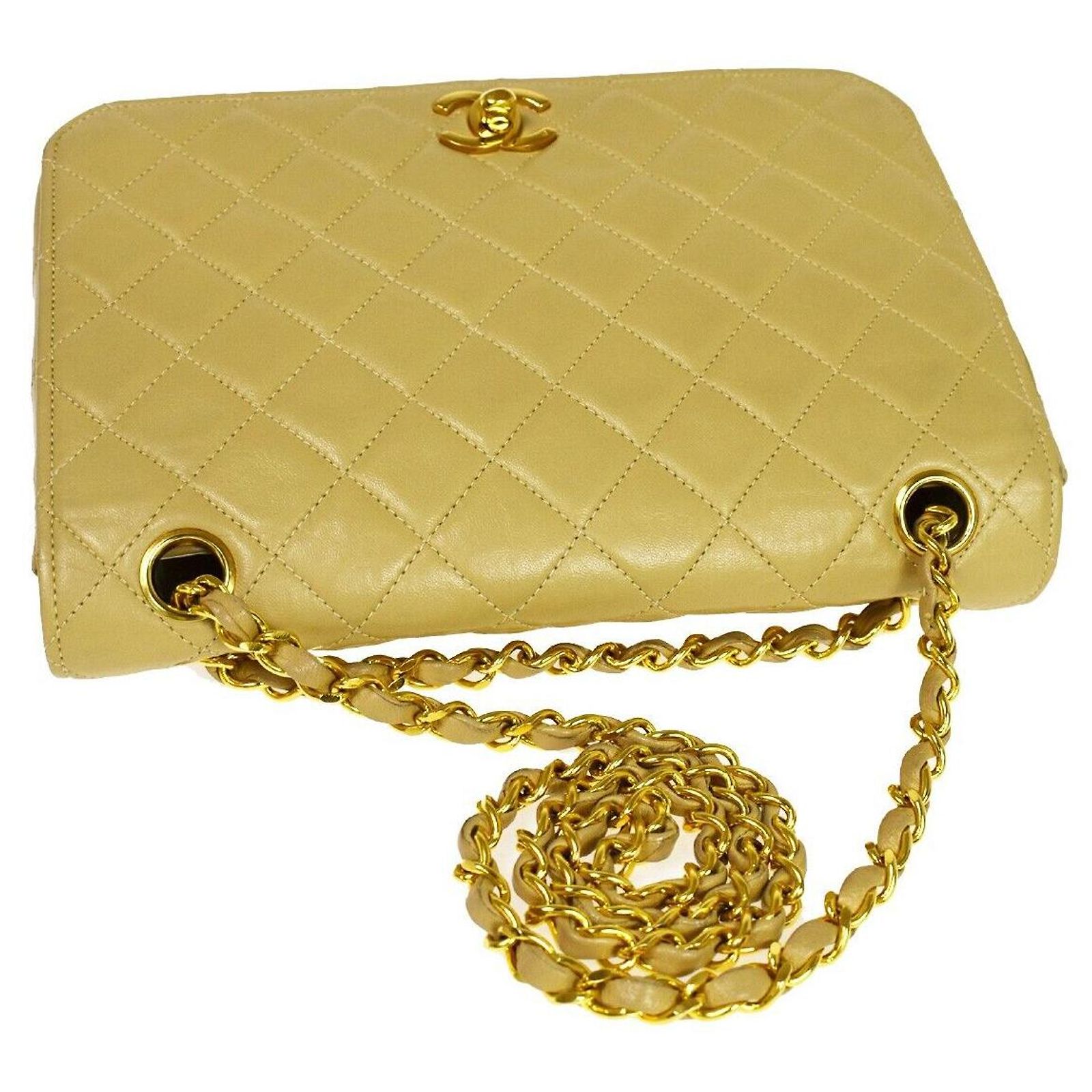 Timeless Chanel Matelassé Beige Leather ref.1027509 - Joli Closet