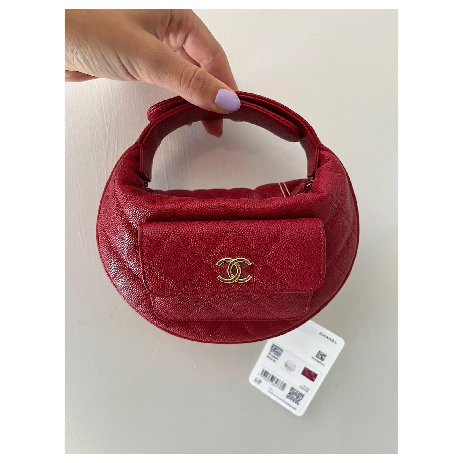 Timeless Chanel ‘moon’ bag Red Leather ref.1029999 - Joli Closet