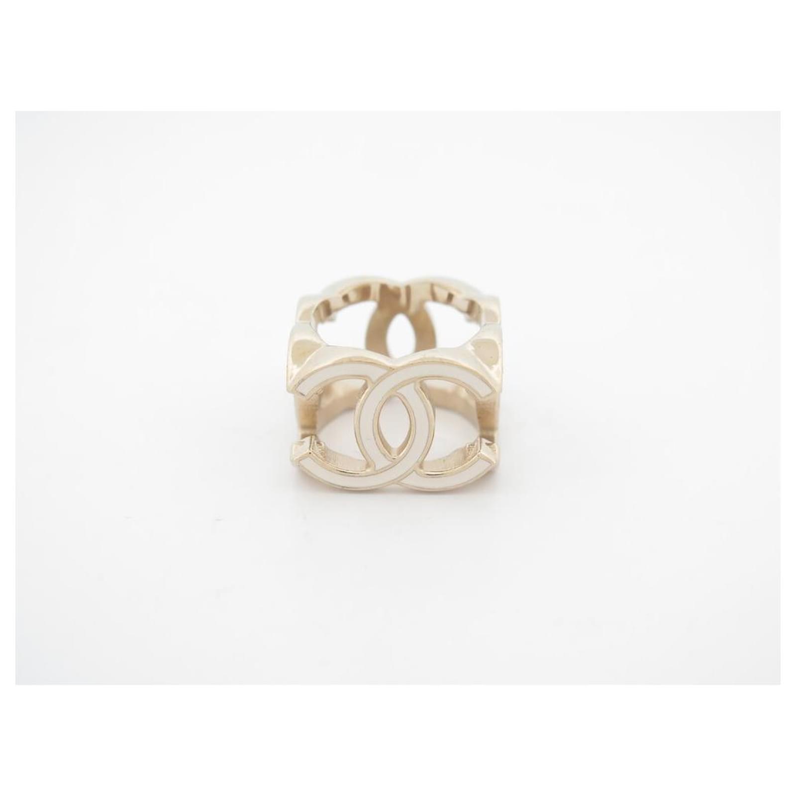 NEUF BAGUE CHANEL CUB LOGO CC 54 METAL DORE ET LAQUE BLANCHE NEW STEEL ...