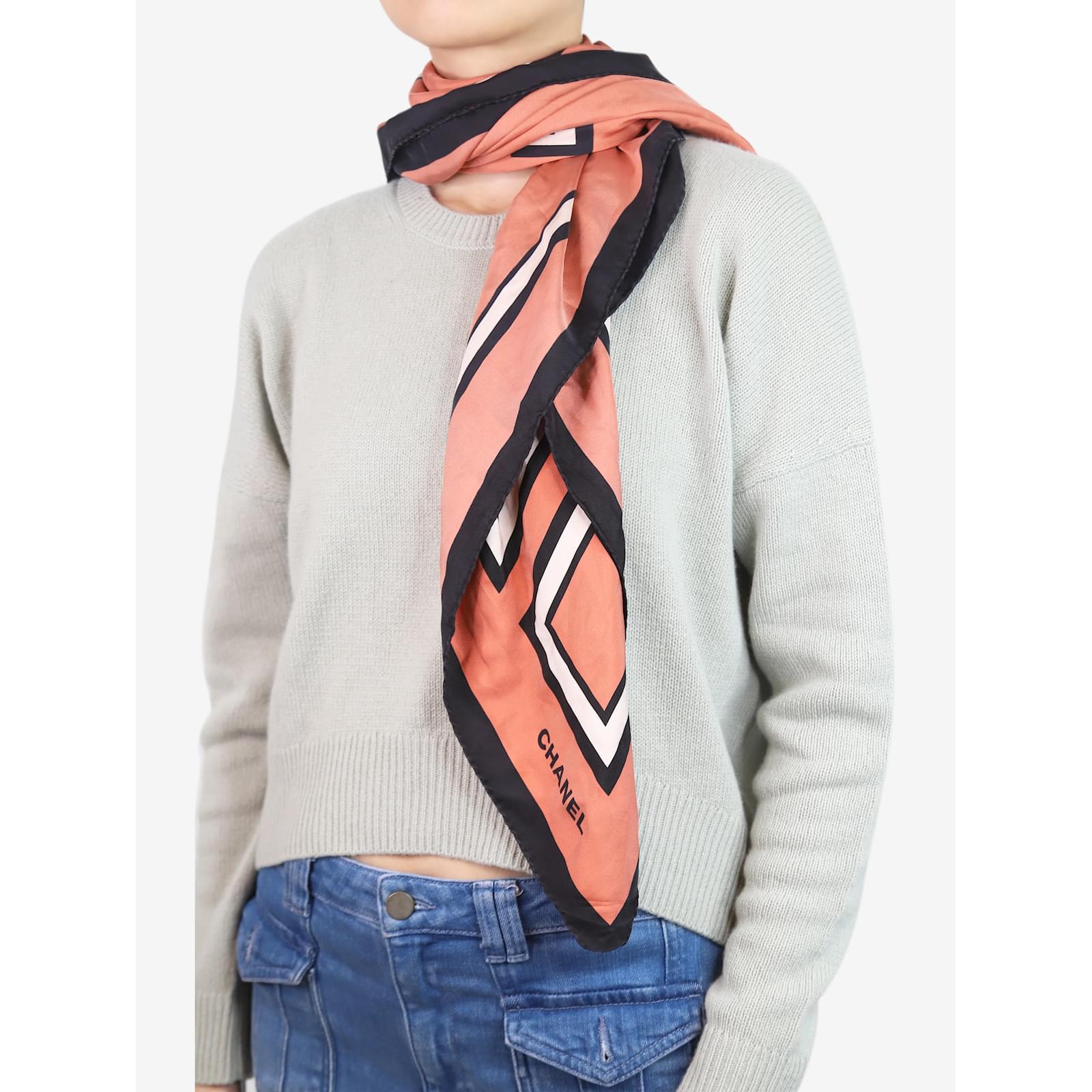 Chanel Pink silk CC scarf ref.1050180 - Joli Closet