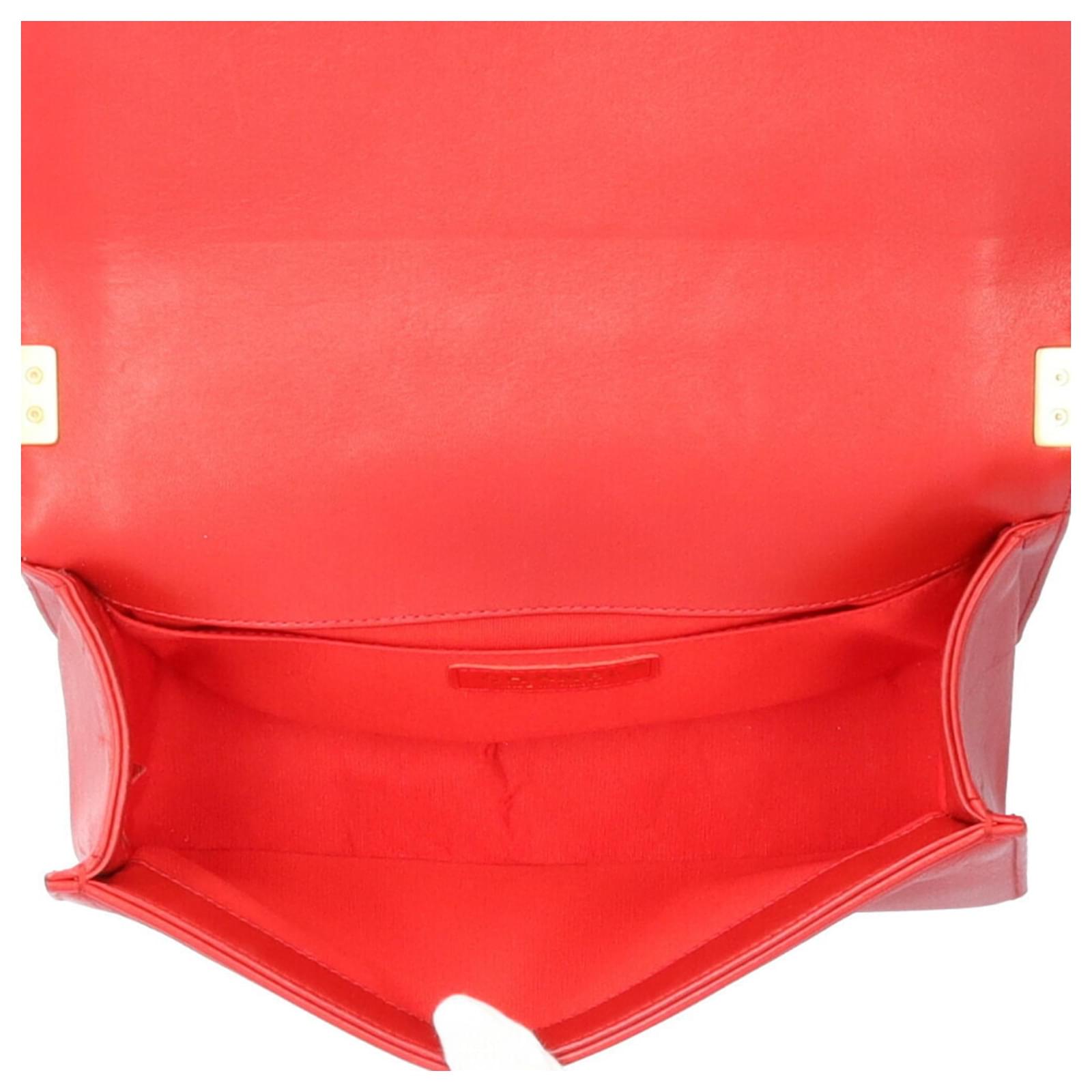 Chanel Boy Red Leather ref.1059933 - Joli Closet