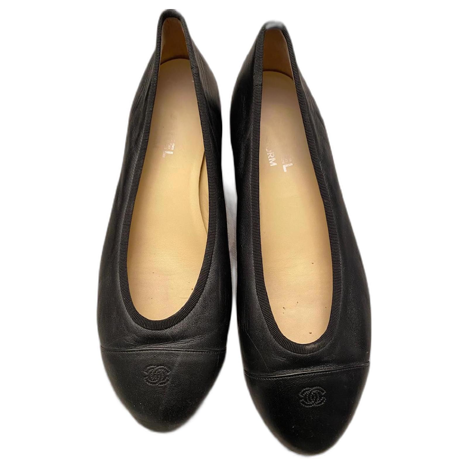 Chanel uniform Black Leather ref.1070448 - Joli Closet