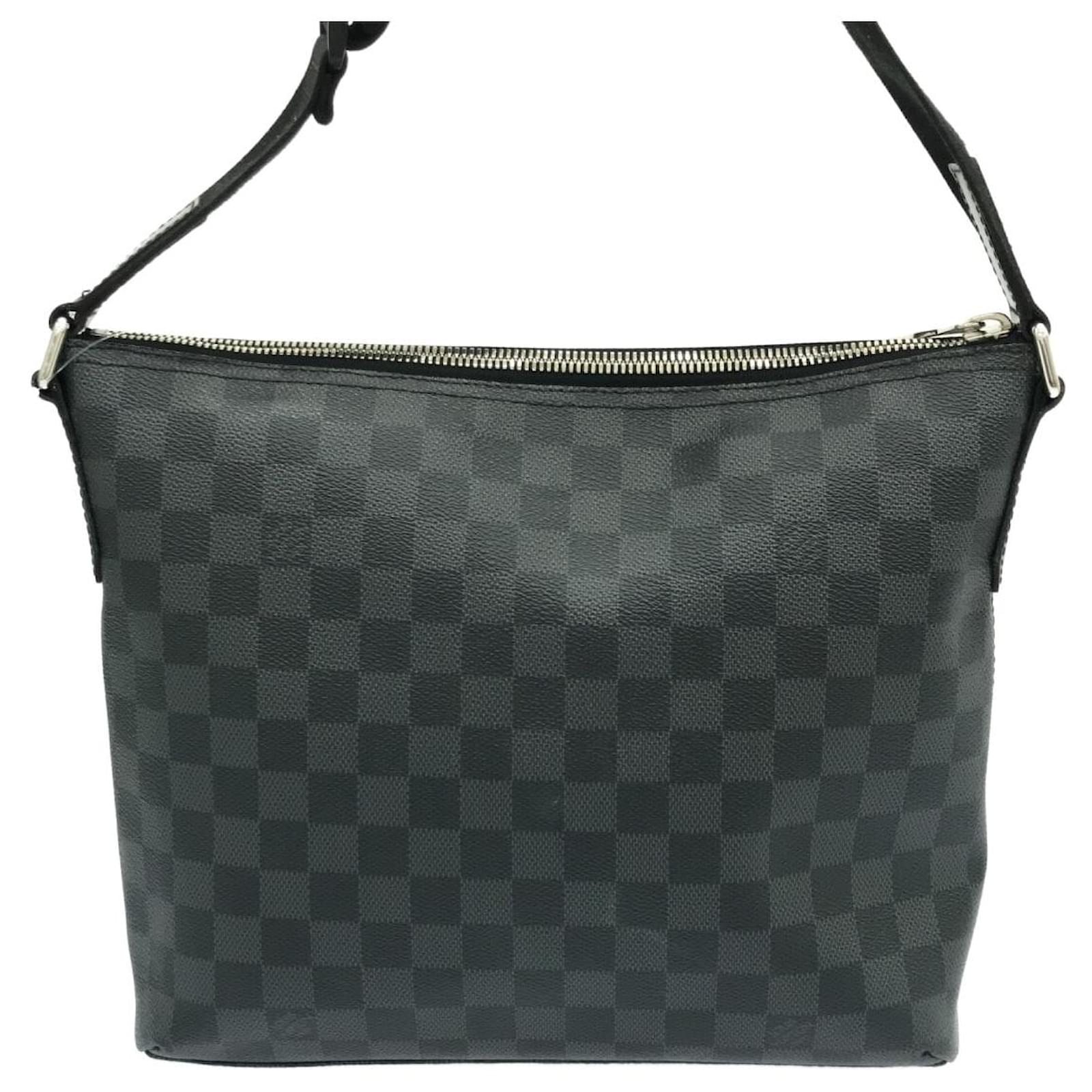 Louis Vuitton Mick Toile Noir ref.1103456 - Joli Closet